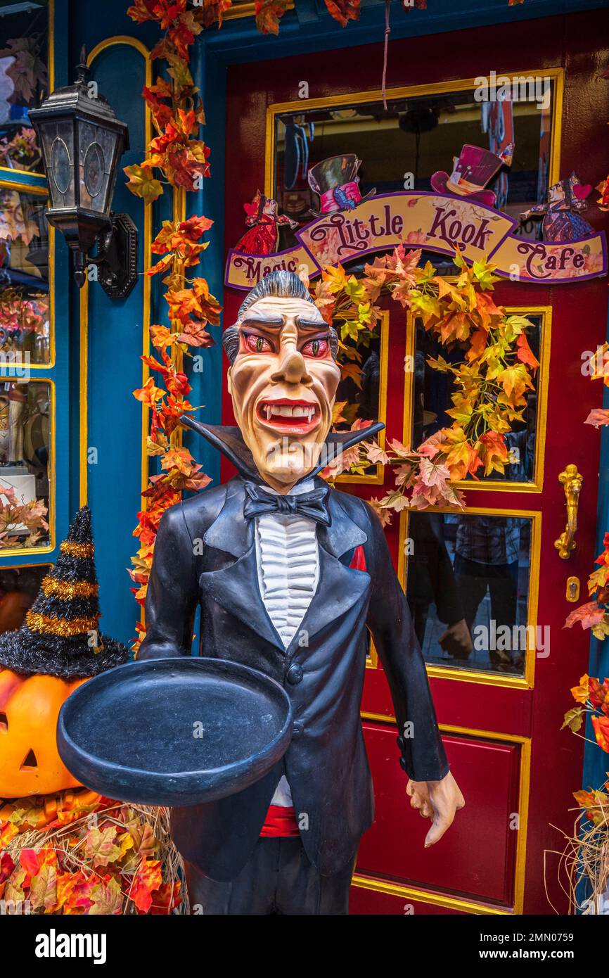 Greece, Athens, Psiri (or Psyri) district, Little Kook Coffee House ...