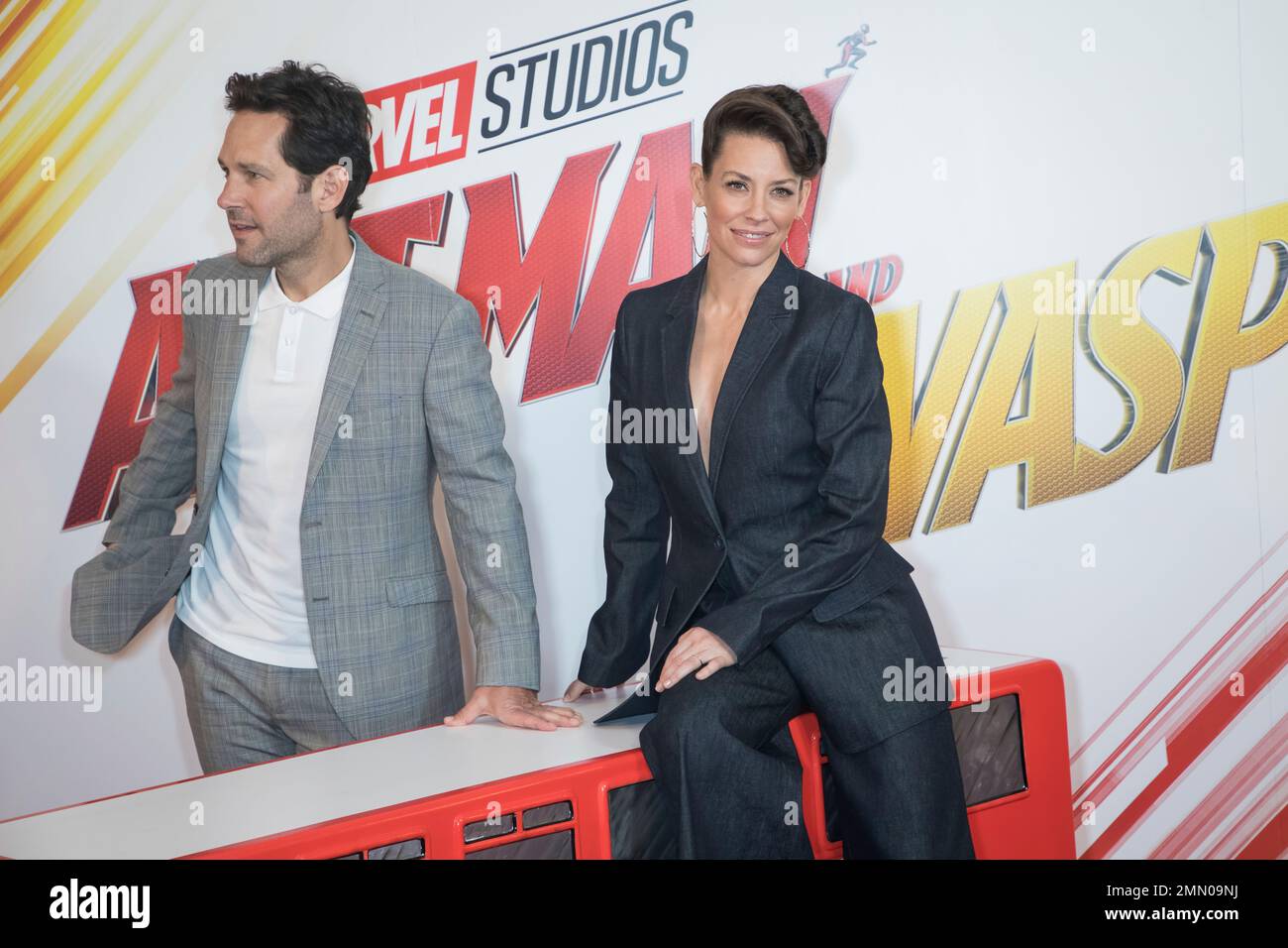 Actors Paul Rudd, left, and Evangeline Lilly pose for photographers ...