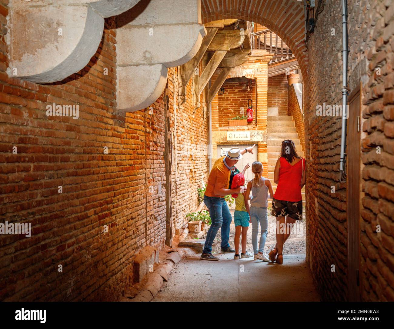 France, Haute Garonne, Toulouse, rue Saint Rome, family of tourists ...