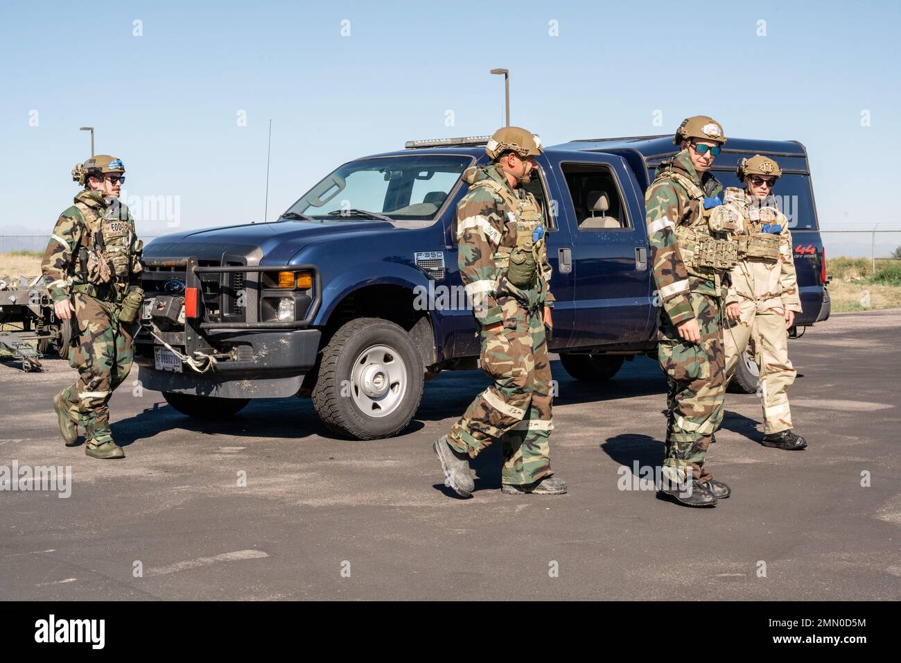 U.S. Air Force Airmen from the 140th Wing, Explosive Ordnance Disposal ...