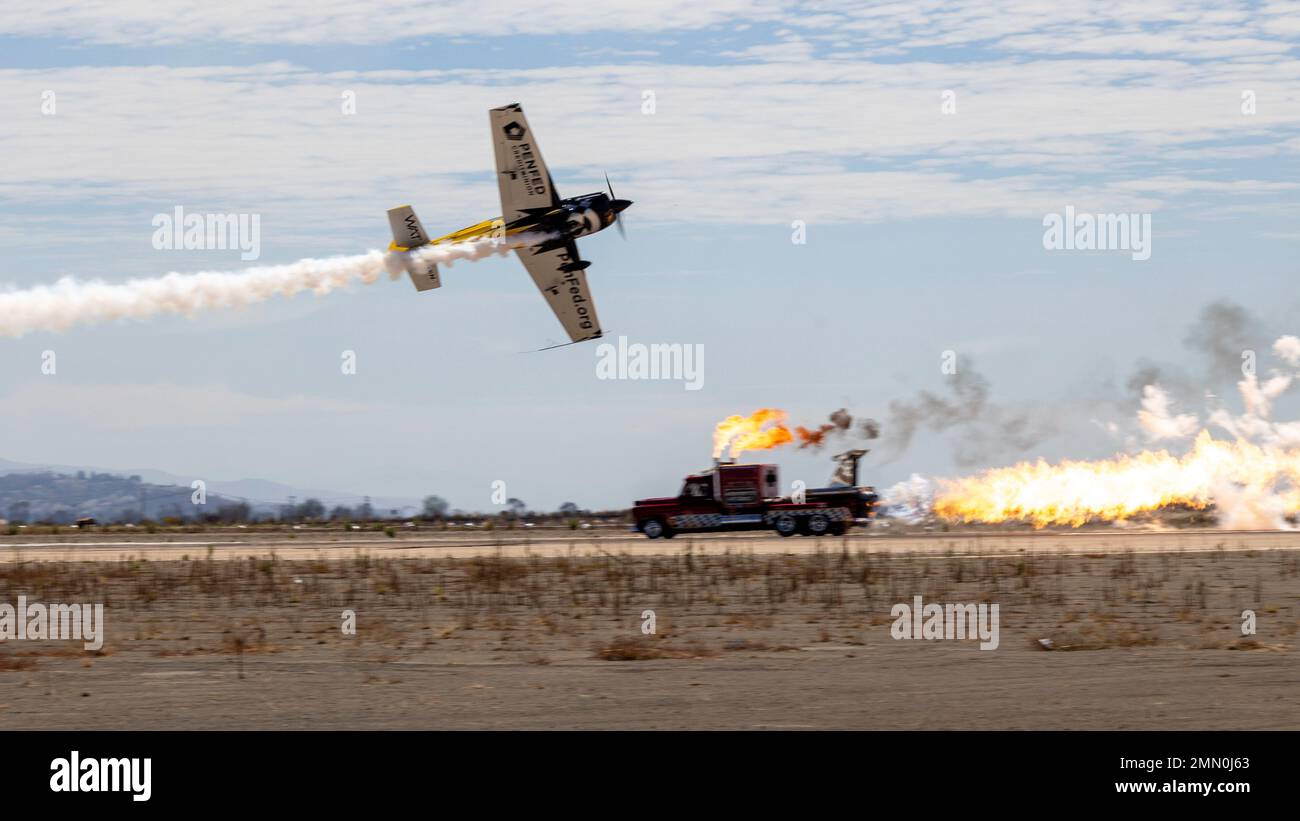 Mike Goulian, piloting his SR-22, Flies over the Hot Streak a jet ...