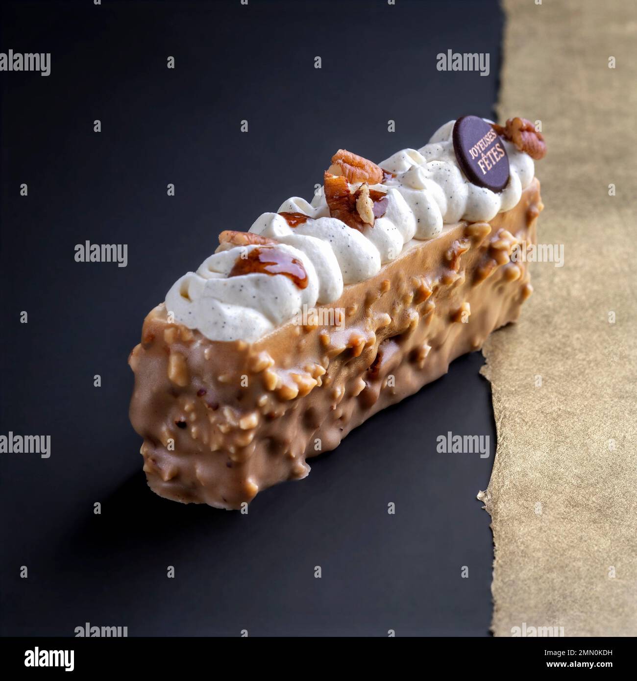 France, Paris, Patisserie Boulangerie Maison Marques, Christmas log ...