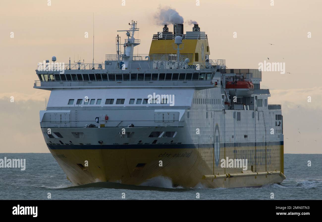 Ferry arriving at Newhaven harbour Stock Photo - Alamy