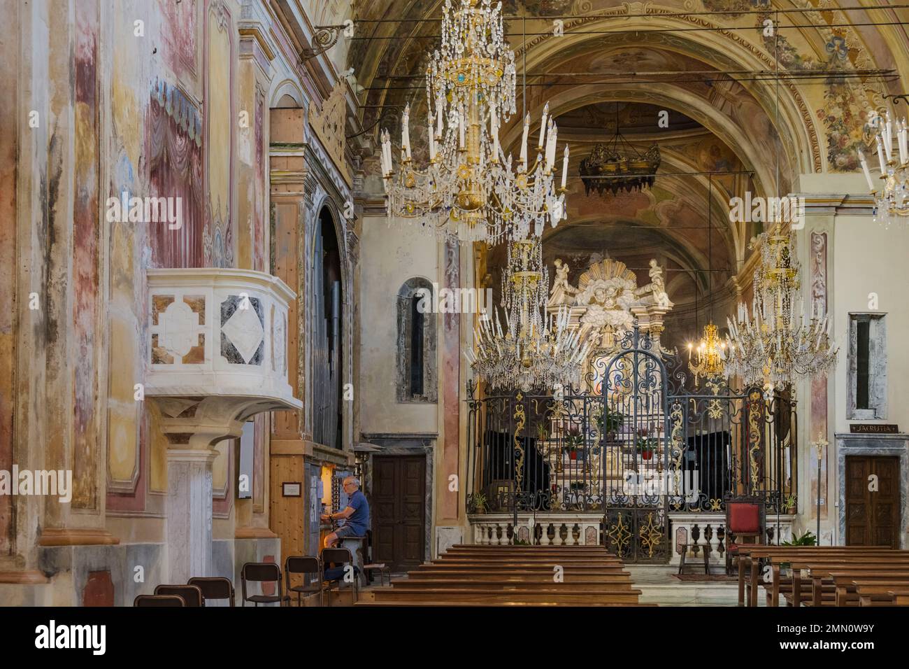 Signora al mare hi-res stock photography and images - Alamy