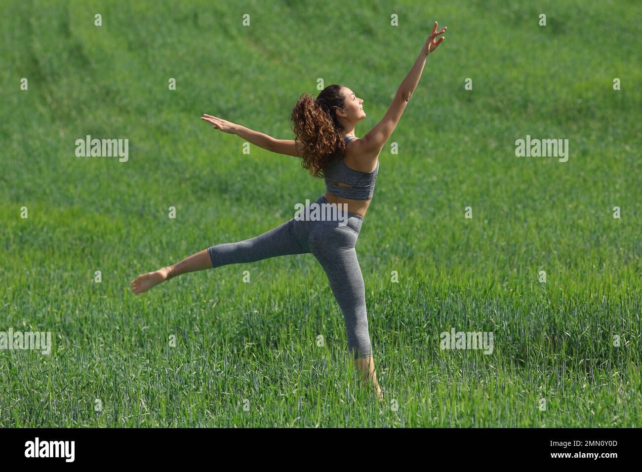 Body woman posture dance activity hi-res stock photography and images ...