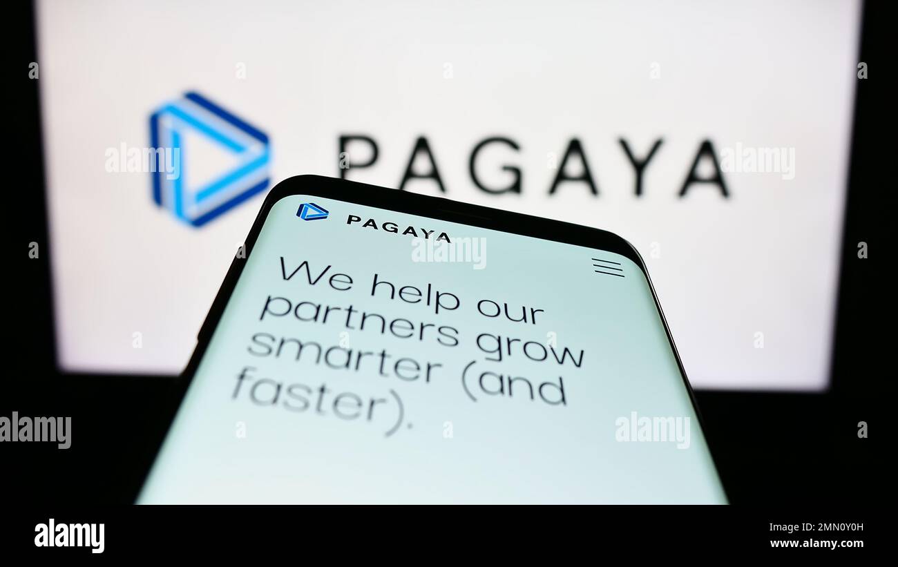Mobile phone with website of financial company Pagaya Technologies Ltd ...