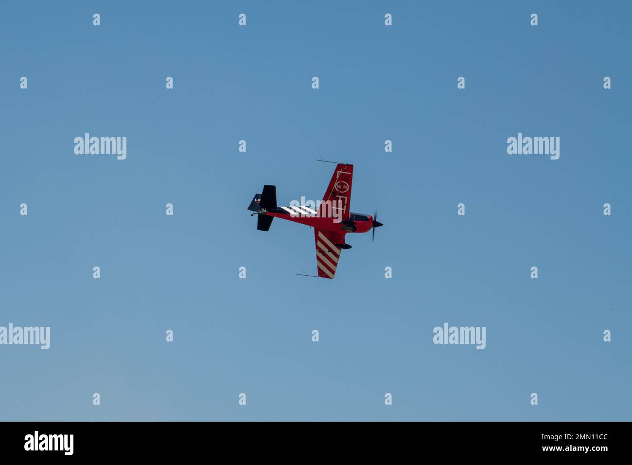 Matt Younkin, Beech-18 pilot, puts on a show at Frontiers in Flight ...