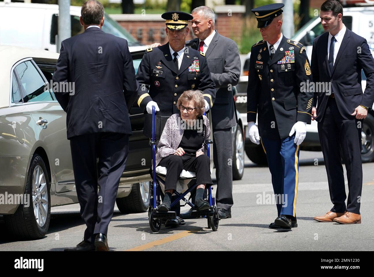 Former Iowa first lady Billie Ray, center, arrives at the First ...