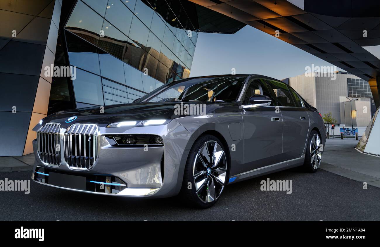 All-electric version of the i7 appears for the first time in BMW's ...