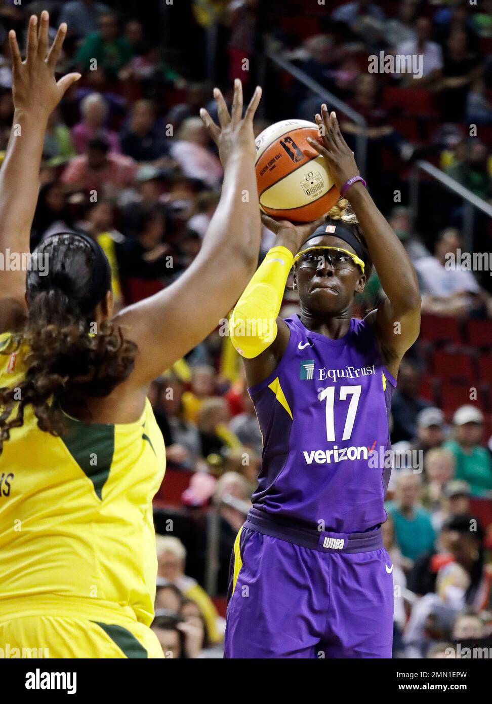 Los Angeles Sparks' Essence Carson (17) shoots in front of Seattle ...
