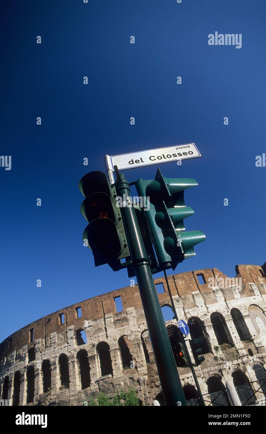 Modern traffic in ancient rome hi-res stock photography and images - Alamy