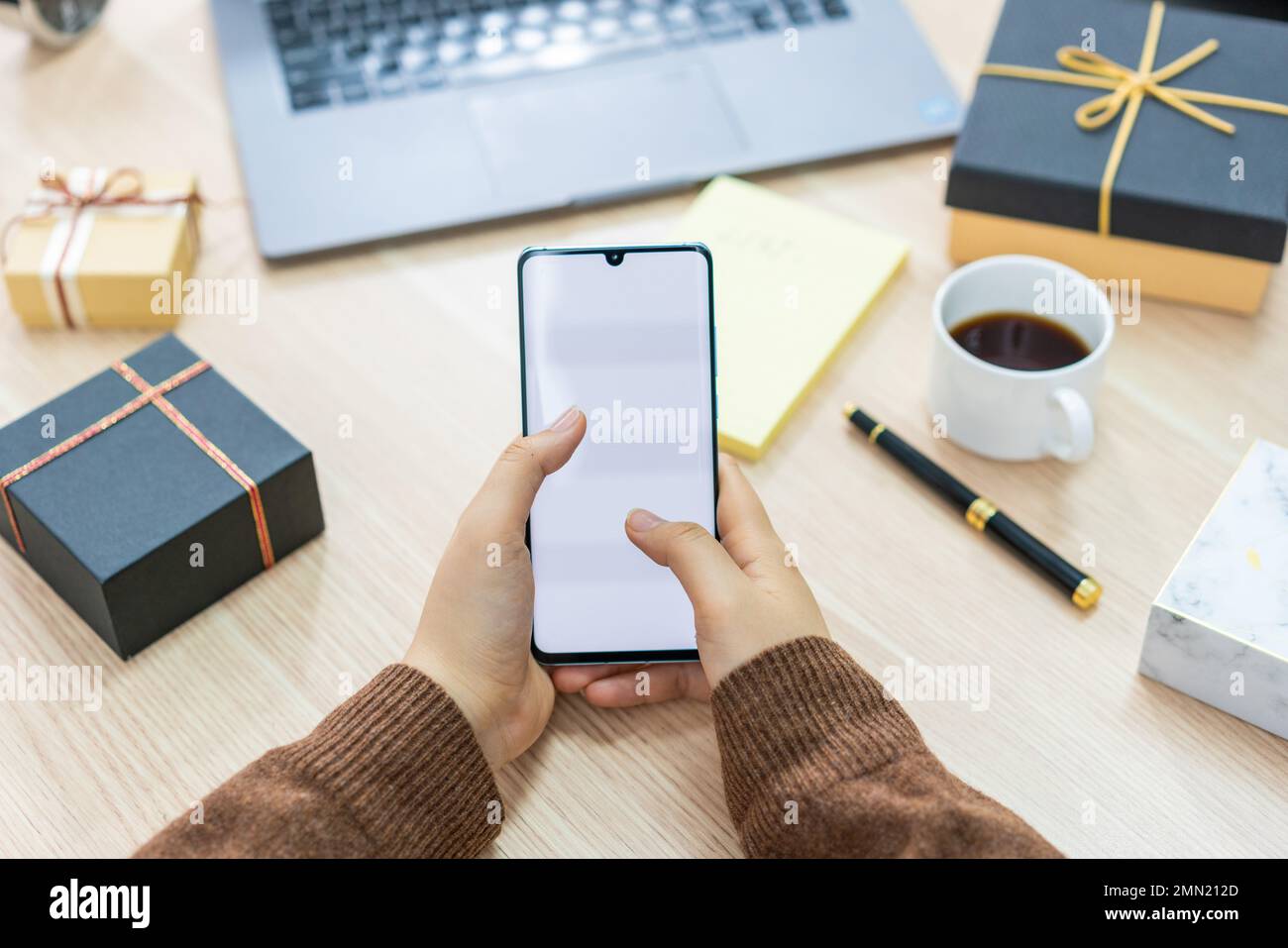 People who use computers hi-res stock photography and images - Alamy