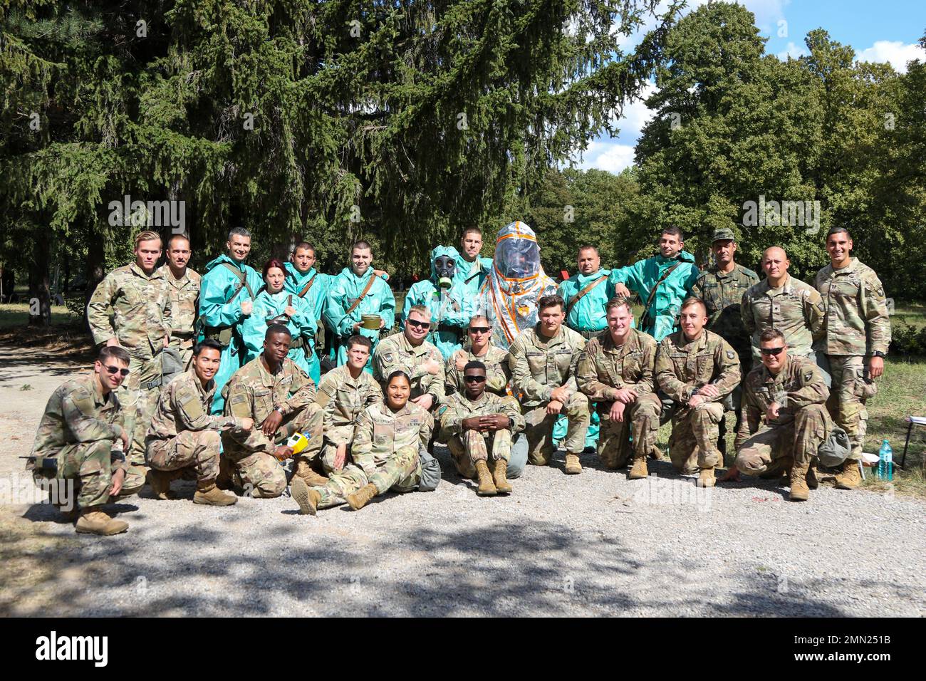 Soldiers from 39th BEB and Bulgarian Soldiers from 38th Chemical ...