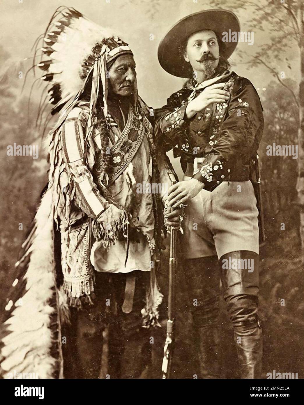 SITTING BULL (c 1831-1890) Hunkpapa Lakota leader with Buffalo Bill about 1885 Stock Photo - Alamy