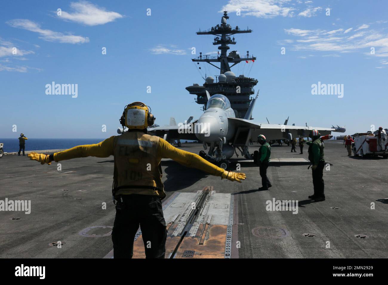 PACIFIC OCEAN (Sept. 24, 2022) Aviation Boatswain’s Mate (Handling ...