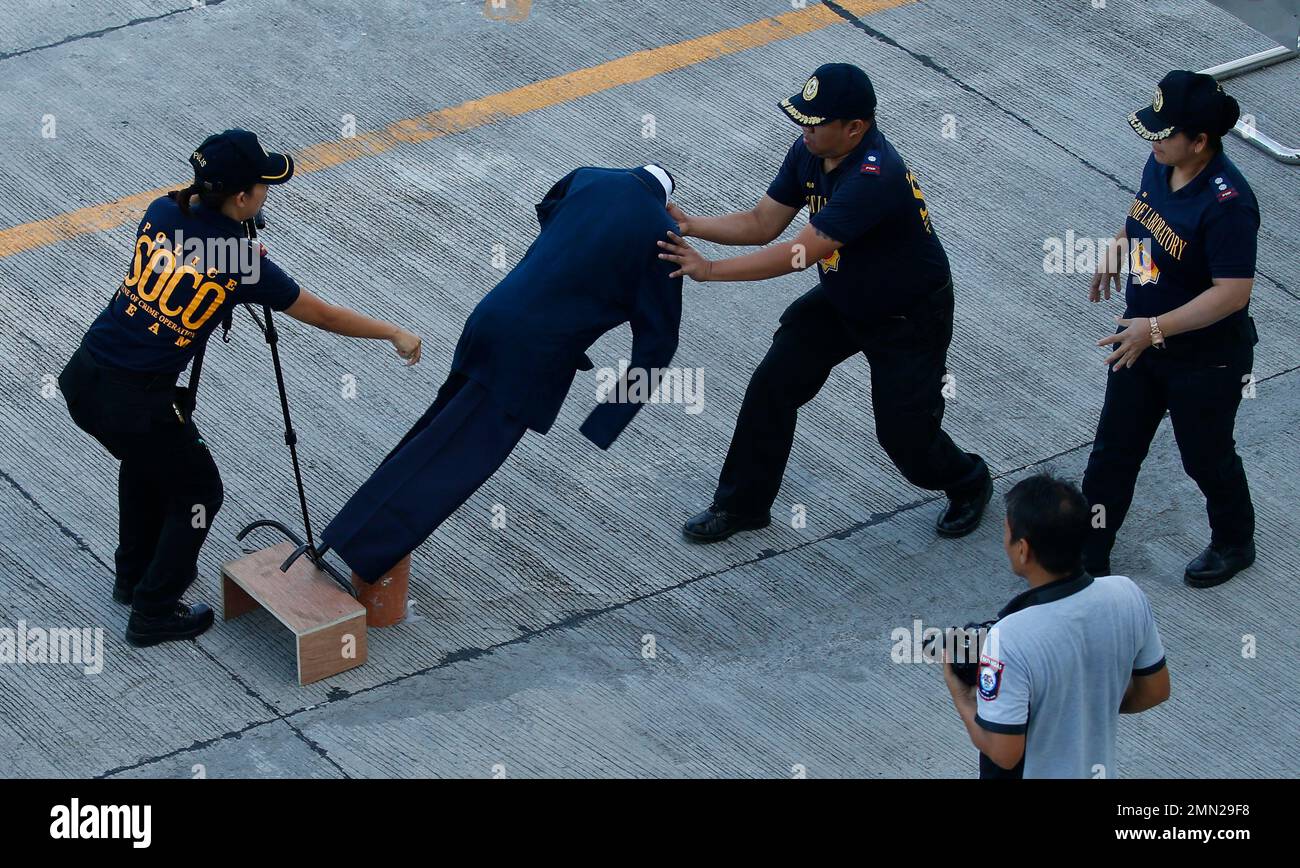 A mannequin used as a dummy to represent Tanauan city Mayor Antonio ...