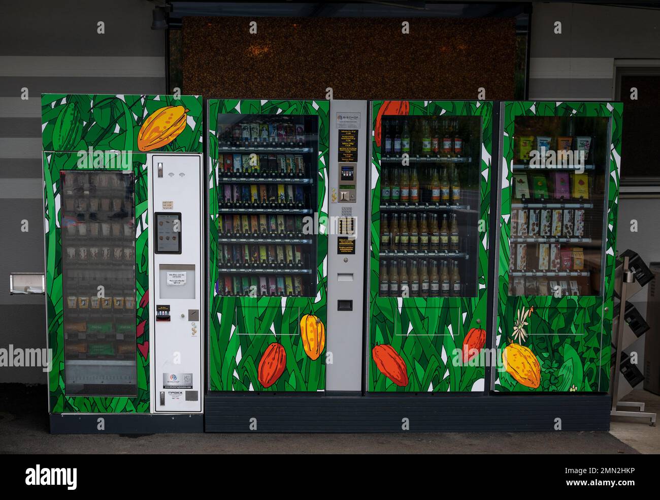 Vending machine assembly hi-res stock photography and images - Alamy