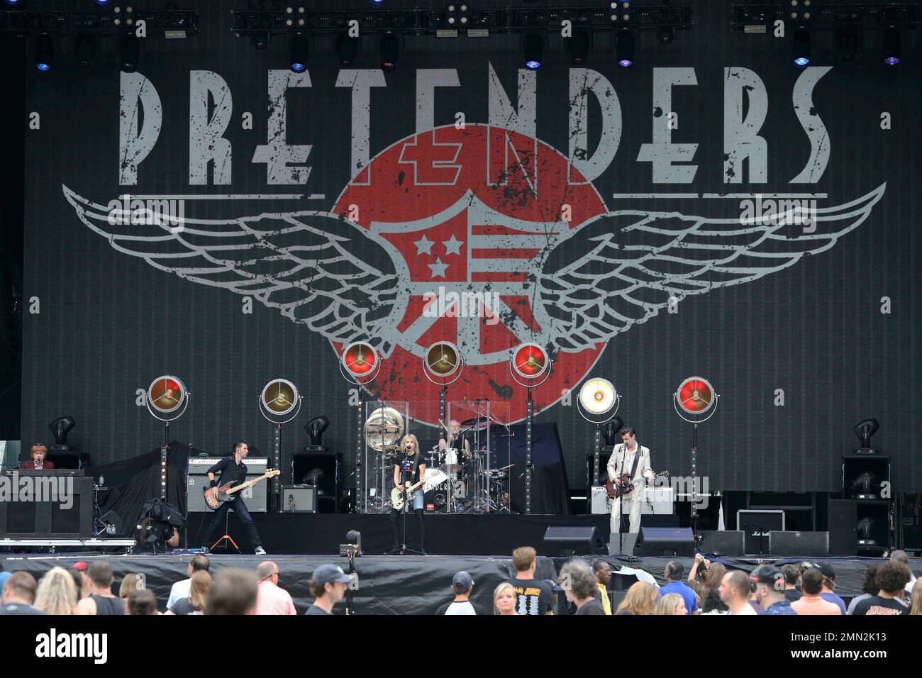 Chrissie Hynde, Martin Chambers, Nick Wilkinson, James Walbourne, Eric ...