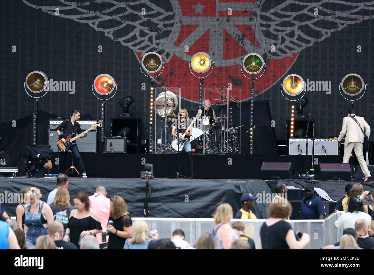 Chrissie Hynde, Martin Chambers, Nick Wilkinson, James Walbourne, Eric ...