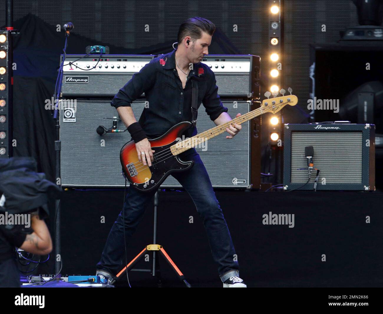 Nick Wilkinson with The Pretenders perform with Def Leppard at SunTrust ...