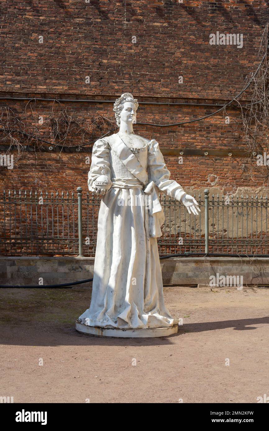 St. Petersburg, statue of Catherine II near the Derzhavin estate ...