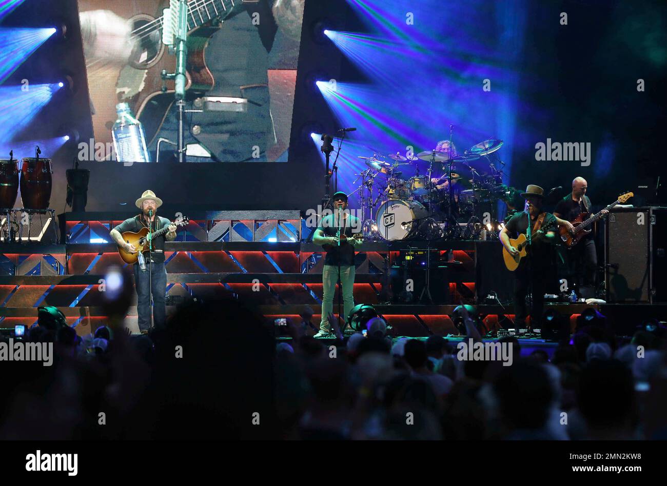 Zac Brown, Coy Bowles, Clay Cook, Daniel de los Reyes, Matt Mangano ...