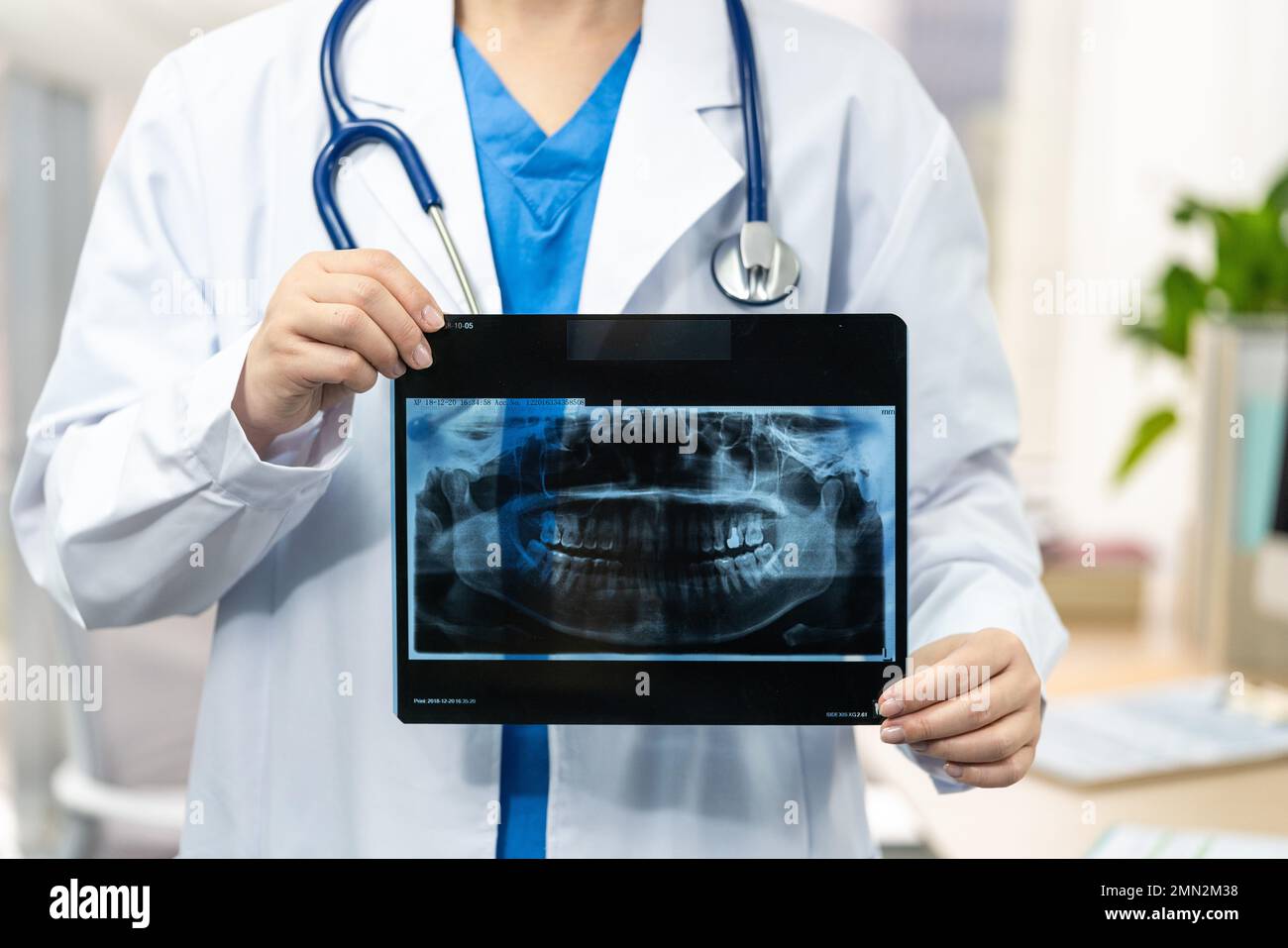 The doctor see teeth Stock Photo - Alamy