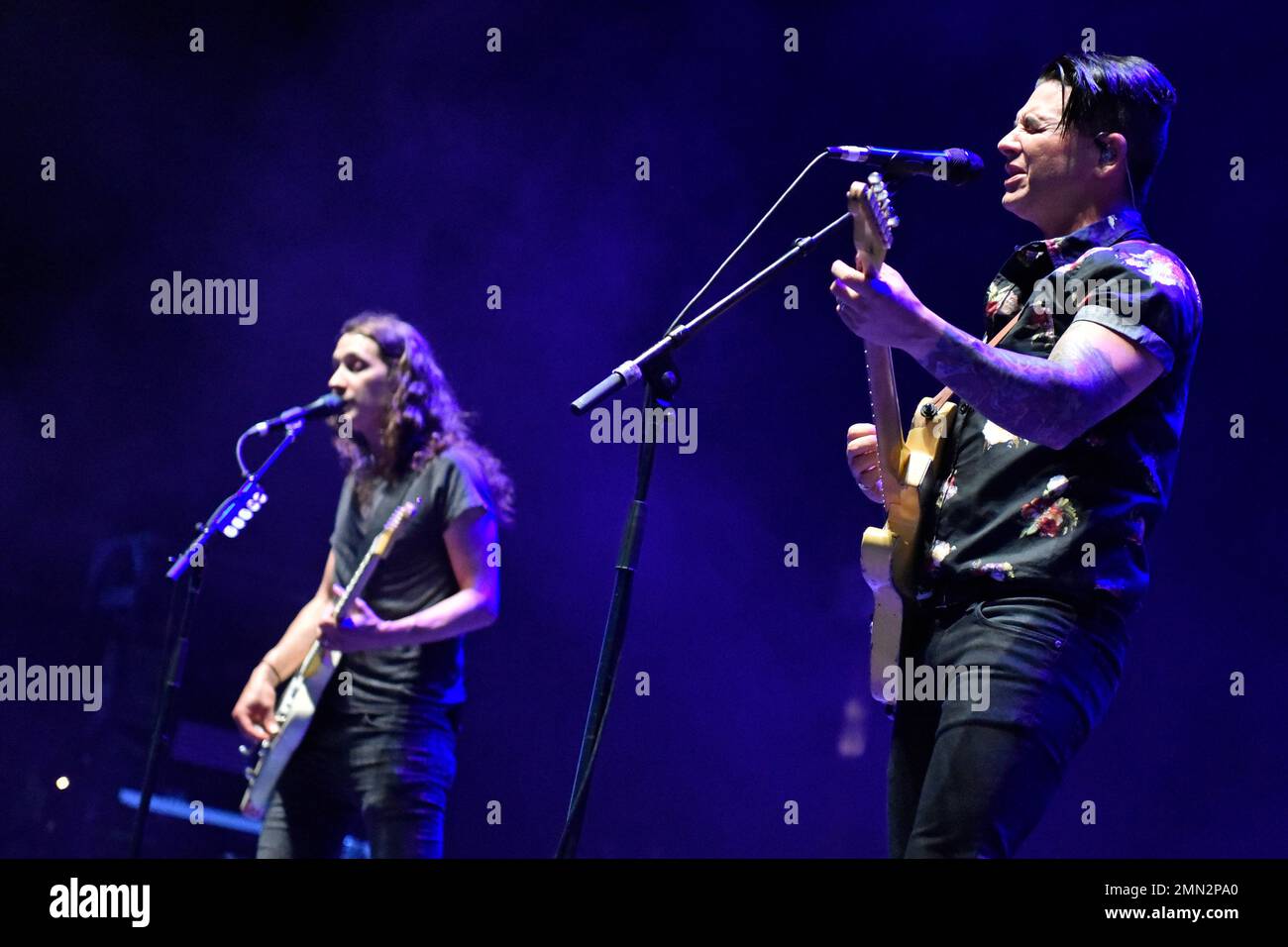 Armon Jay (left) and Chris Carrabba of the band Dashboard Confessional ...