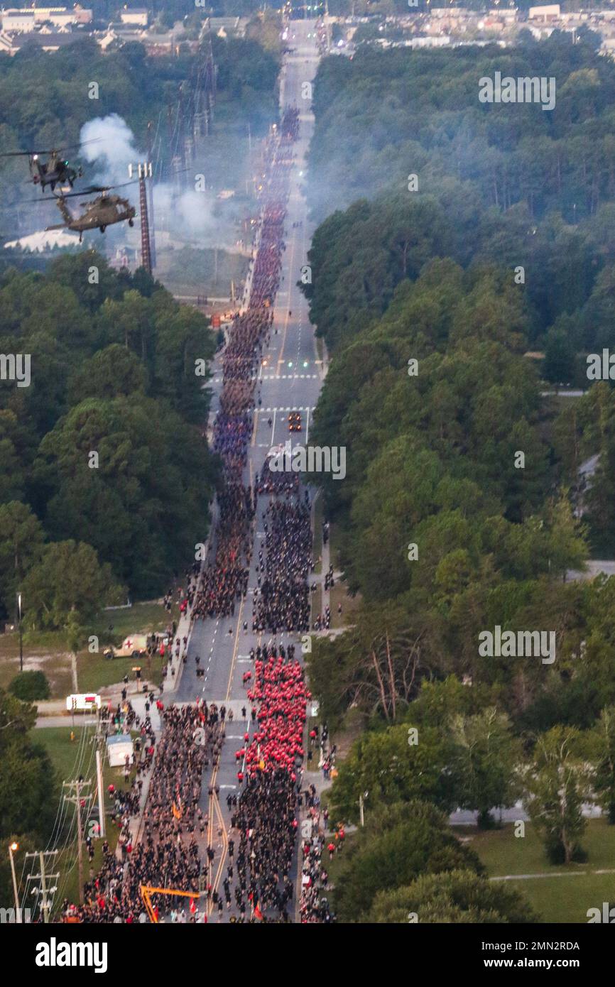 U.S. Army Paratroopers assigned to the 82nd Airborne Division begin All ...