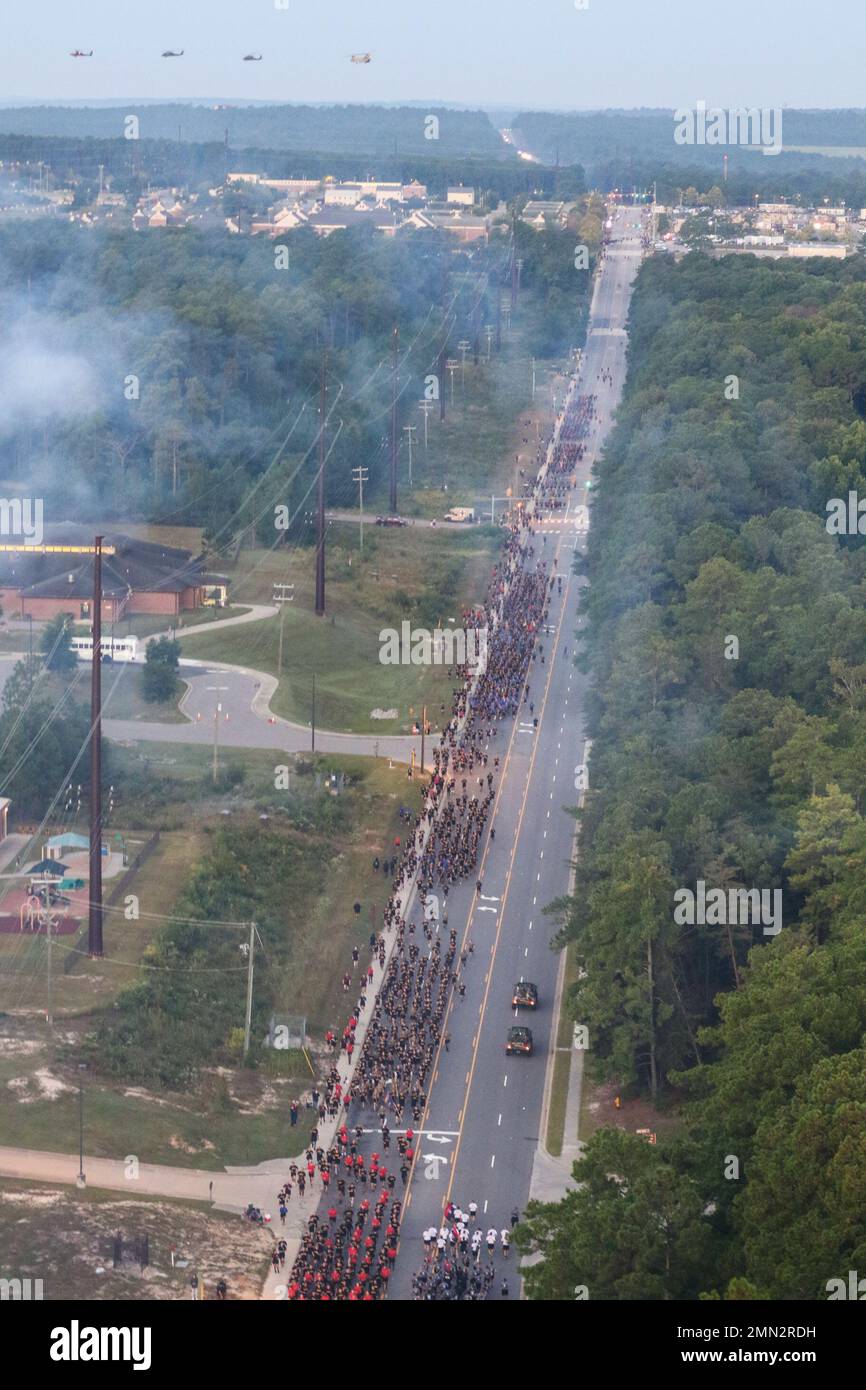 U.S. Army Paratroopers assigned to the 82nd Airborne Division begin All ...