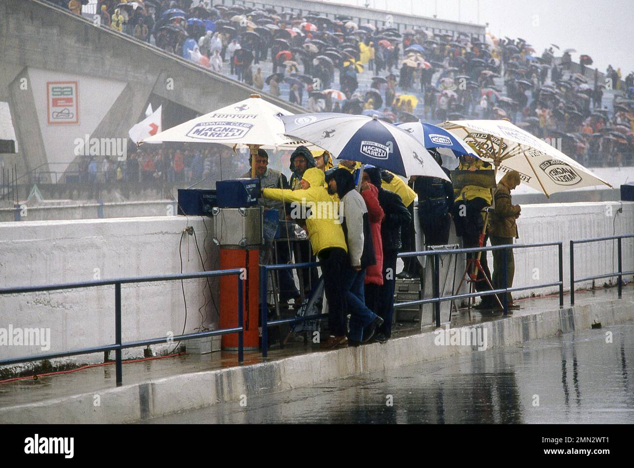 Ferrari Pit wall team at the 1985 Portuguese Grand Prix at Estoril 21/2 ...