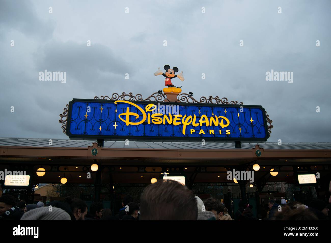Visiting Paris, Disneyland Park on winter, Walt Disney Paris attrition ...