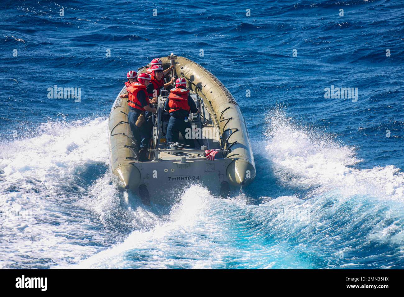 220926-N-VI910-1376 PACIFIC OCEAN (Sept. 26, 2022) Sailors, assigned to ...