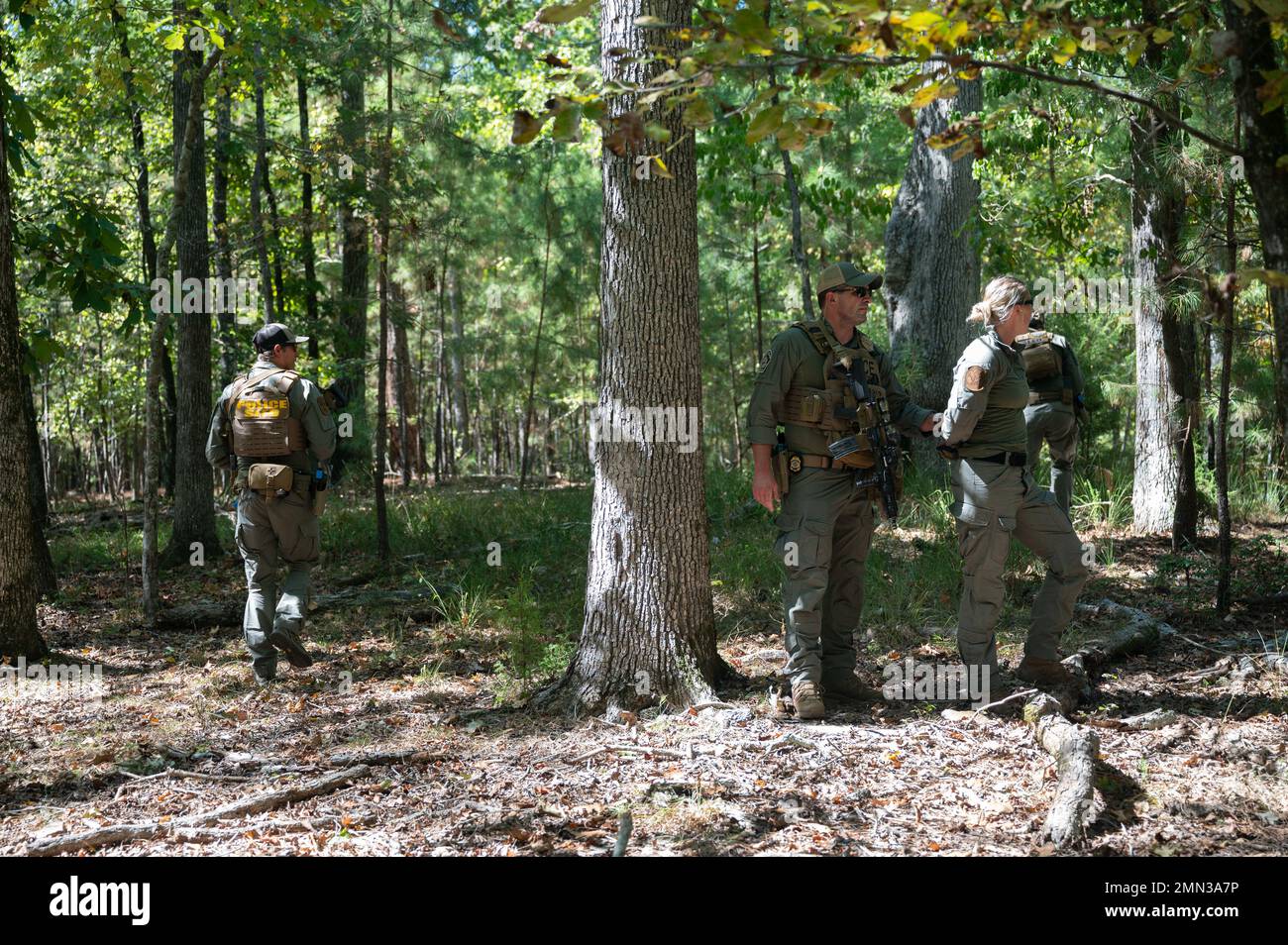 Special Weapons and Tactics (SWAT) team members from police departments ...