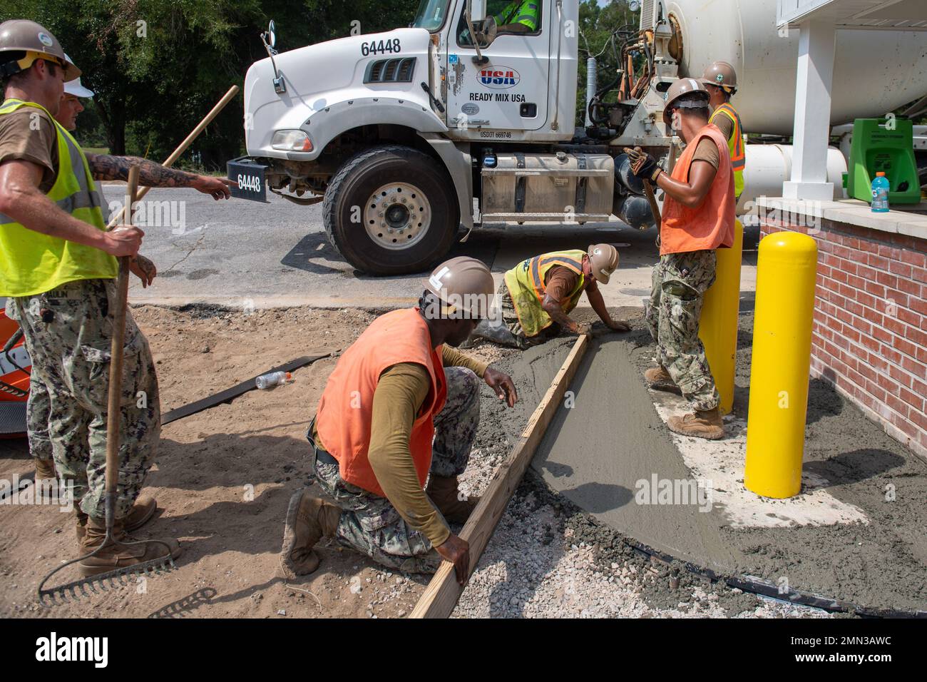 PENSACOLA, Fla. (Sep. 26, 2022) Seabees assigned to Naval Mobile ...
