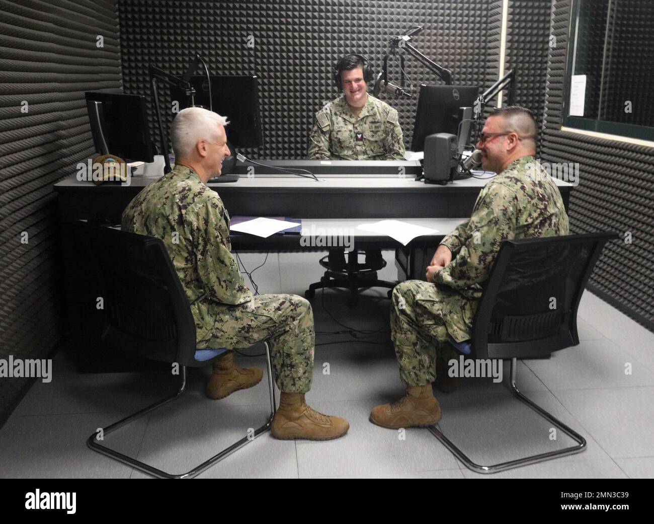 Cos radio show hi-res stock photography and images - Alamy