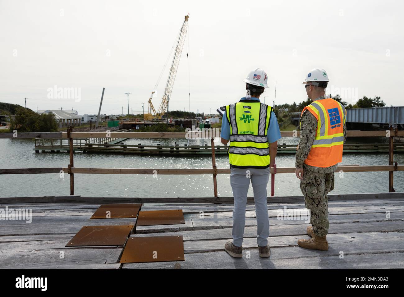 Nathan Schluns, left, a project engineer with Archer Western ...