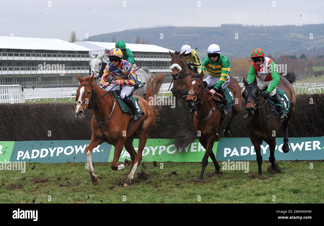 Cheltenham festival day one 2023 hi-res stock photography and images ...