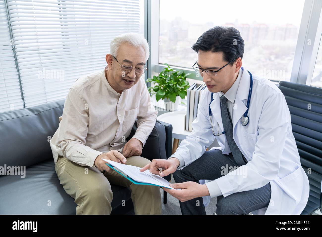 Older chinese family hi-res stock photography and images - Alamy