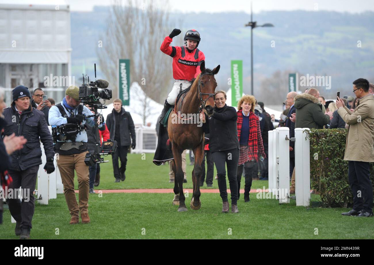 Race six. The Paddy Power Cotswold Chase. Race winner Ahoy Senor ridden ...
