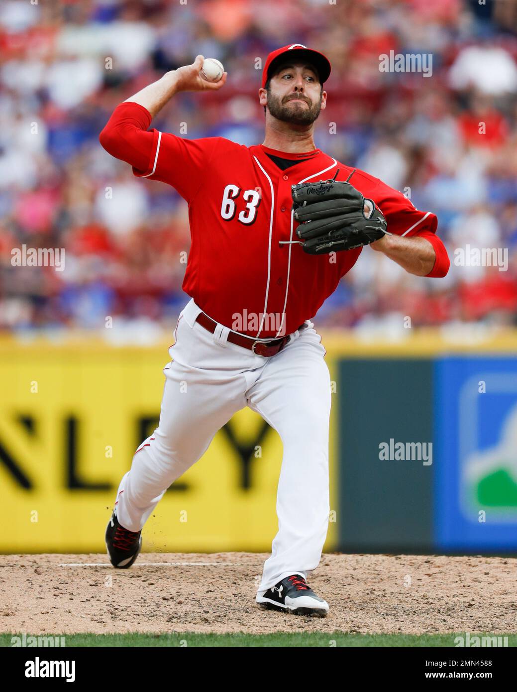 Cincinnati Reds relief pitcher Dylan Floro throws in the ninth inning ...