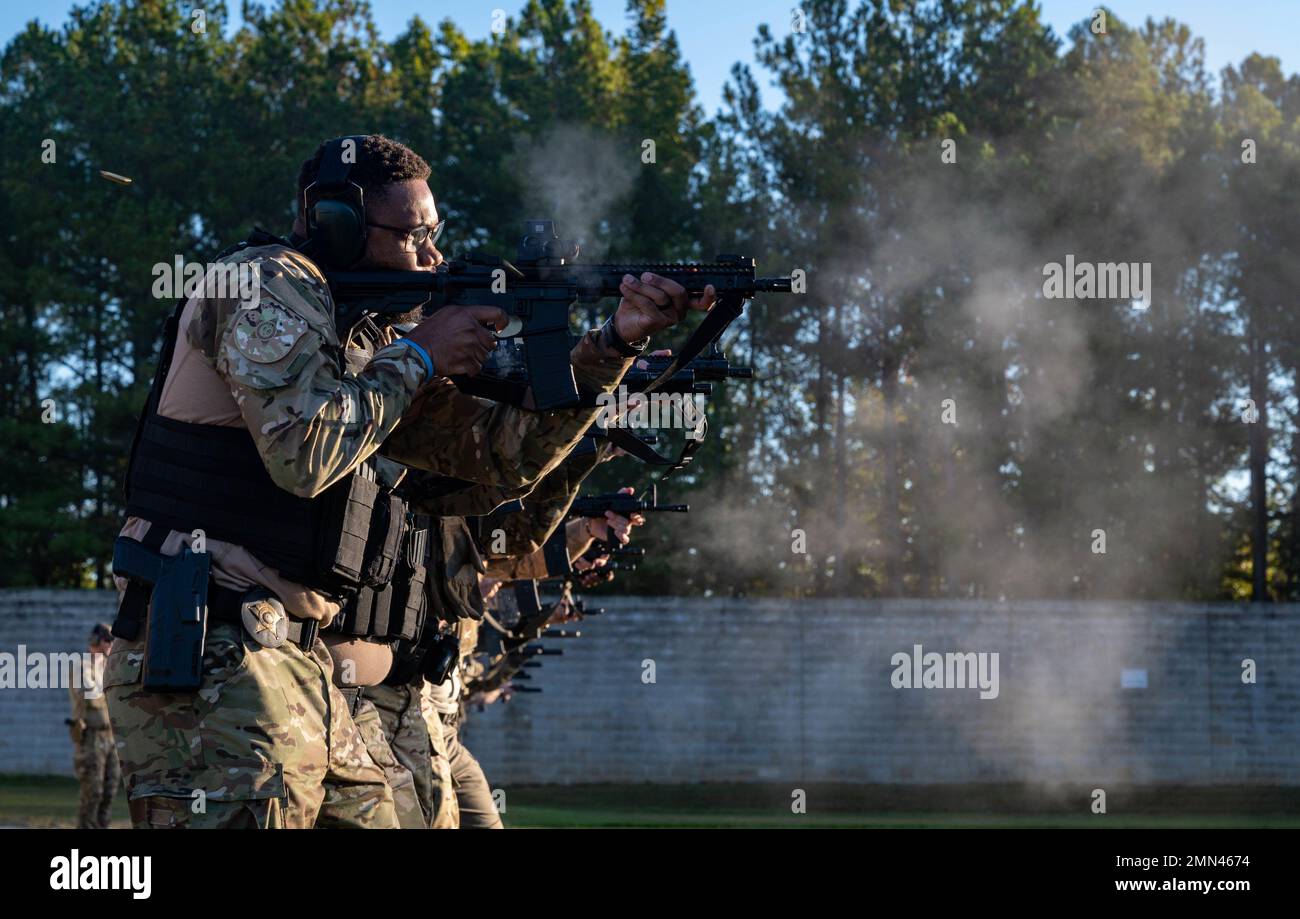 U.S. Police Officers assigned to the Special Weapons and Tactics (SWAT ...