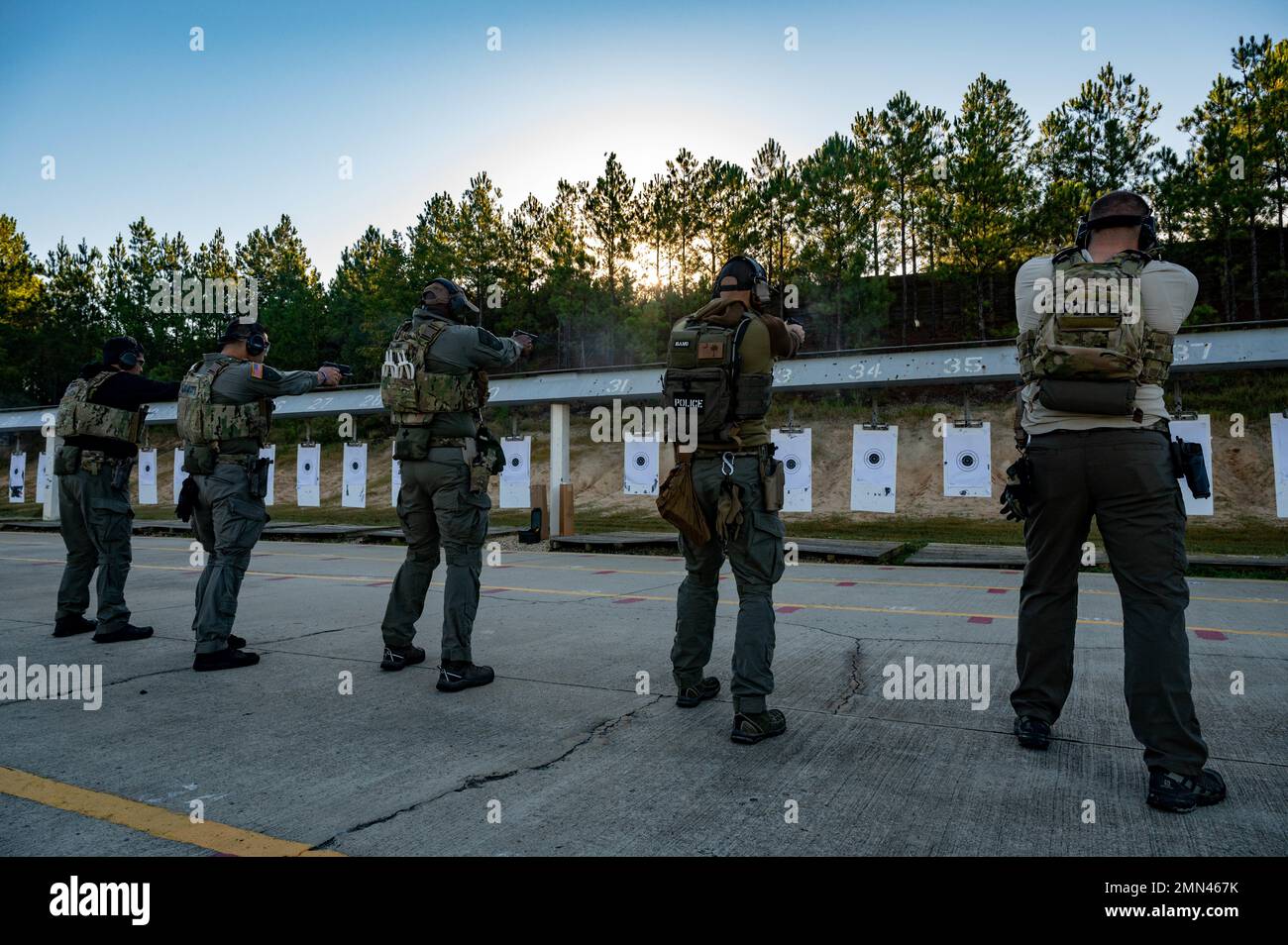 U.S. Police Officers assigned to the Special Weapons and Tactics (SWAT ...