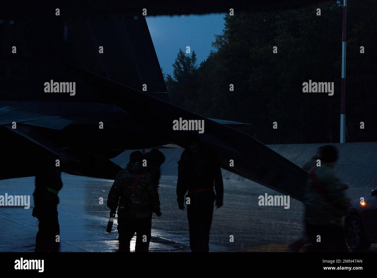 U.S. Air Force maintainers assigned to the 90th Expeditionary Fighter ...