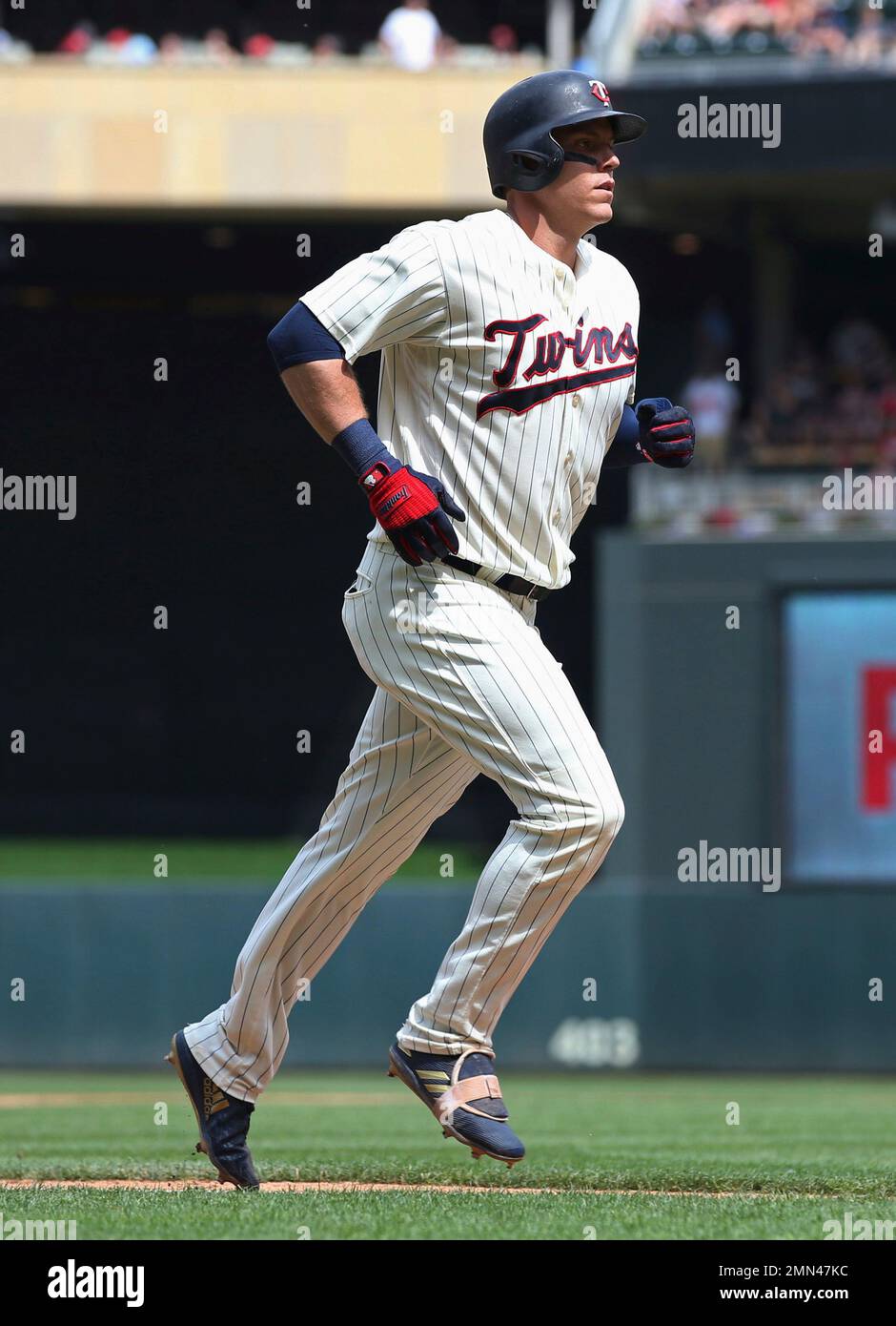 Minnesota Twins' Logan Morrison jogs home on a two-run home run off ...