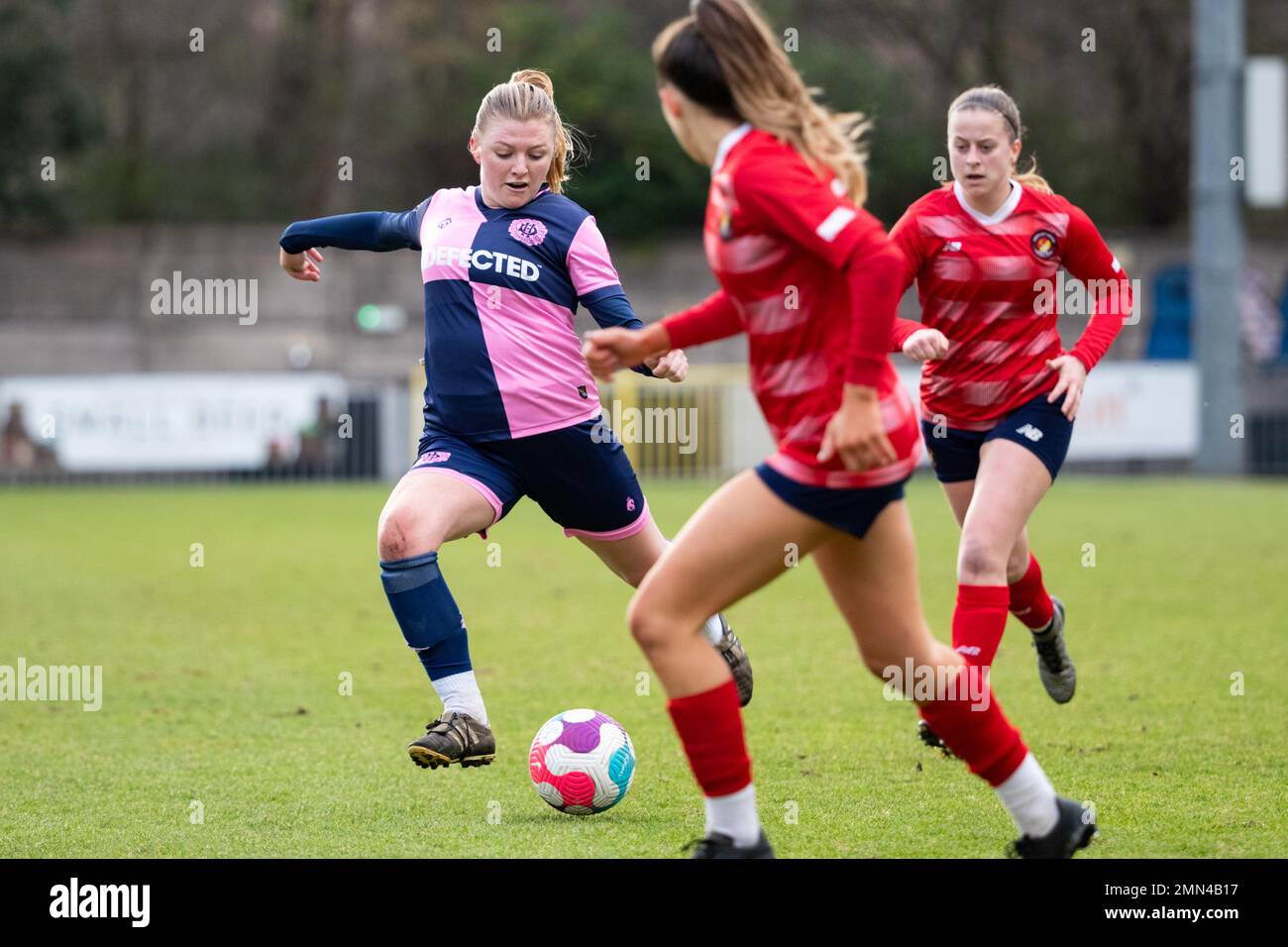 Erin Corrigan (15 Dulwich Hamlet) in action against Ebbsfleet United ...