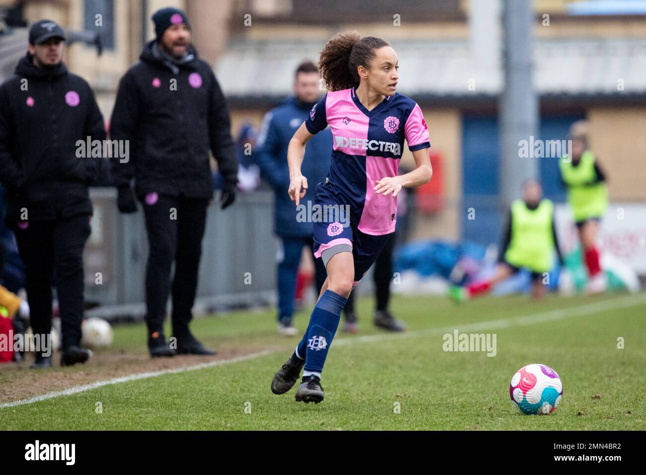 Ella Wales-Bonner (16 Dulwich Hamlet) in action Stock Photo - Alamy
