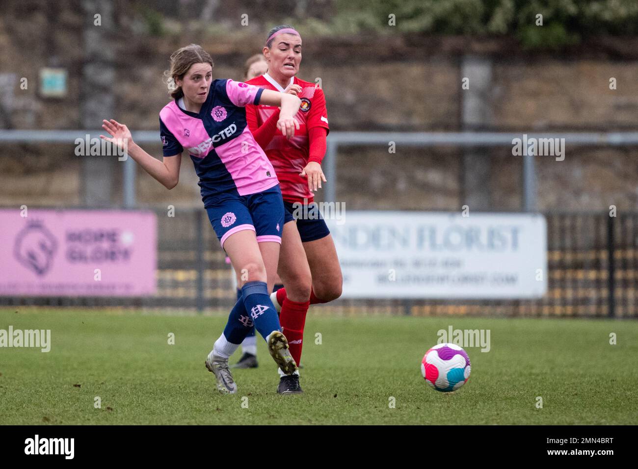 Beth Hartigan (12 Dulwich Hamlet) in action Stock Photo - Alamy