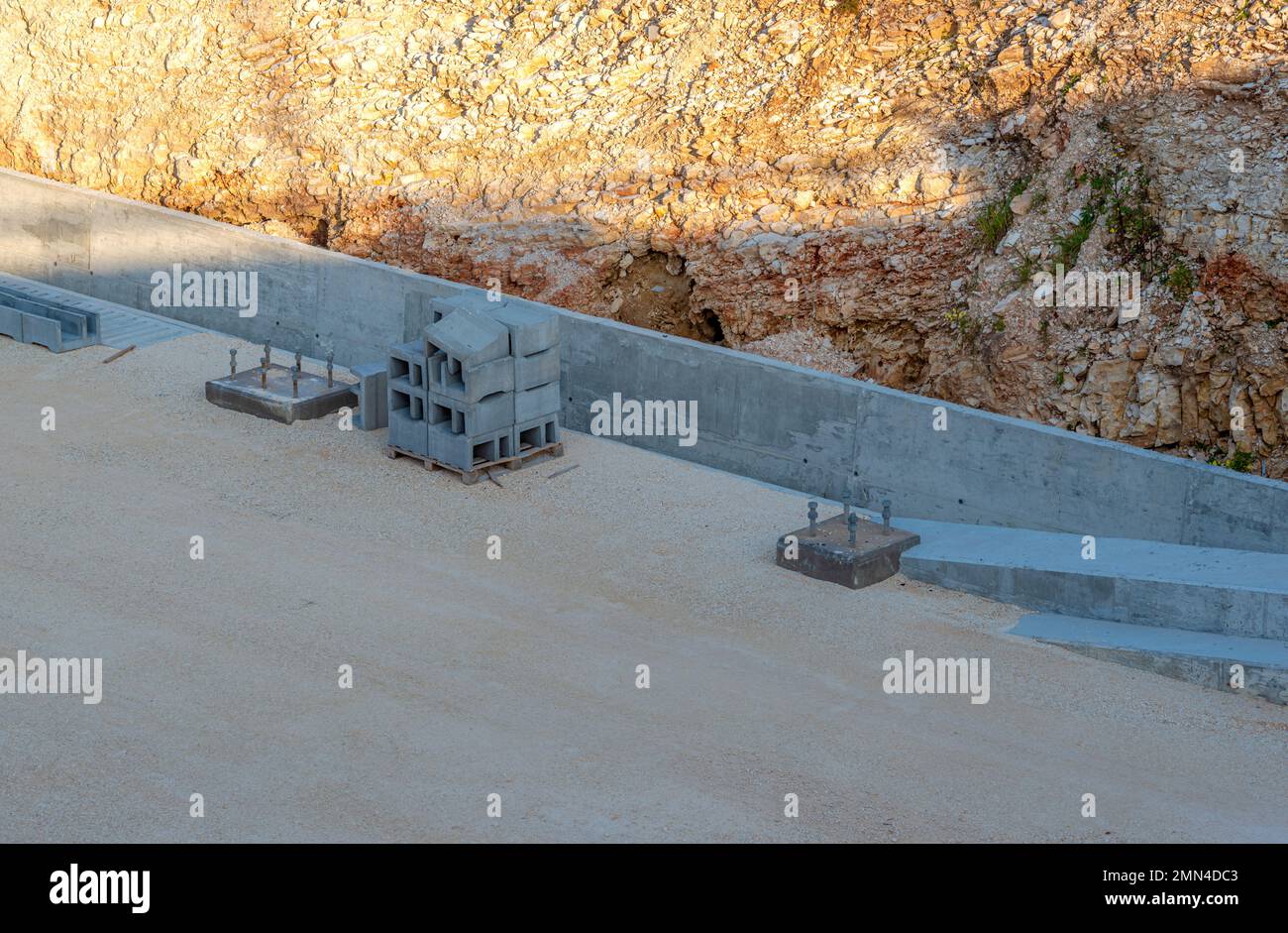 Underpass and tunnel for the construction of a new railway line. Detail ...