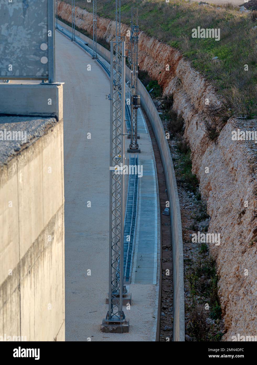 Underpass and tunnel for the construction of a new railway line. Detail ...